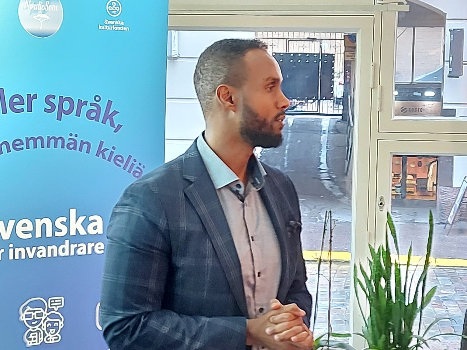 Svenska för invandrare har som mål att få invandrarna att inse nyttan ...