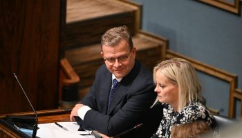 ”Hallitus on tyytynyt näpertelemään” – SDP:n Gebhard vaati ...
